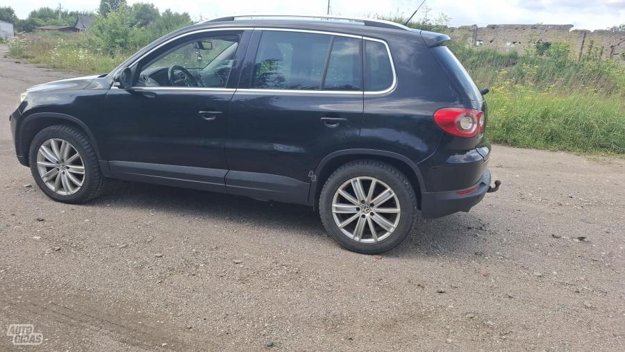 Black Volkswagen Tiguan 2009 in Siauliai, with an engine capacity of 2.00 L and mileage of 337 thousand km for 3750 €, photo 8 on AUTOMOTO.COM.LV