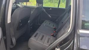 Black Volkswagen Tiguan 2009 in Siauliai, with an engine capacity of 2.00 L and mileage of 337 thousand km for 3750 €, photo 9 on AUTOMOTO.COM.LV