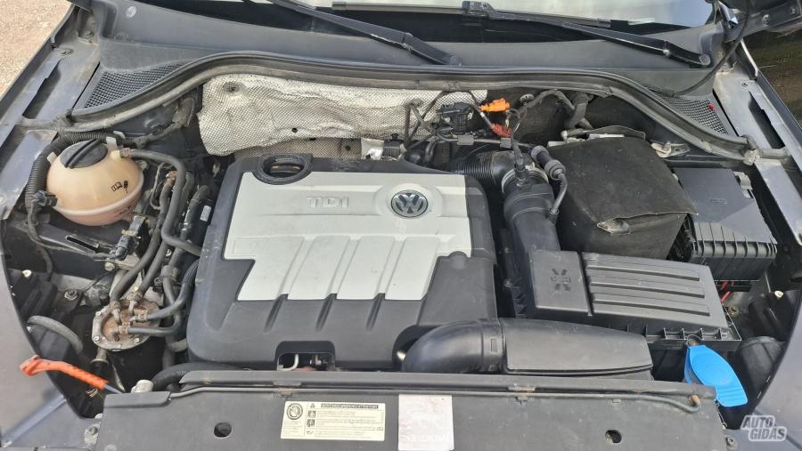 Black Volkswagen Tiguan 2009 in Siauliai, with an engine capacity of 2.00 L and mileage of 337 thousand km for 3750 €, photo 12 on AUTOMOTO.COM.LV