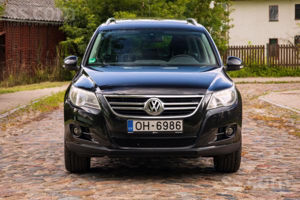 Black Volkswagen Tiguan 2009 in Jelgava, with an engine capacity of 2.00 L and mileage of 187 thousand km for 8500 €, photo 2 on AUTOMOTO.COM.LV