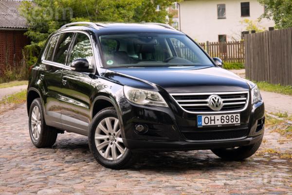 Black Volkswagen Tiguan 2009 in Jelgava, with an engine capacity of 2.00 L and mileage of 187 thousand km for 8500 €, photo 3 on AUTOMOTO.COM.LV