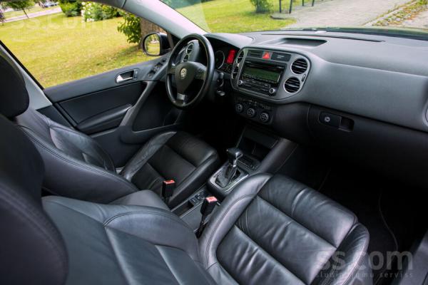 Black Volkswagen Tiguan 2009 in Jelgava, with an engine capacity of 2.00 L and mileage of 187 thousand km for 8500 €, photo 8 on AUTOMOTO.COM.LV