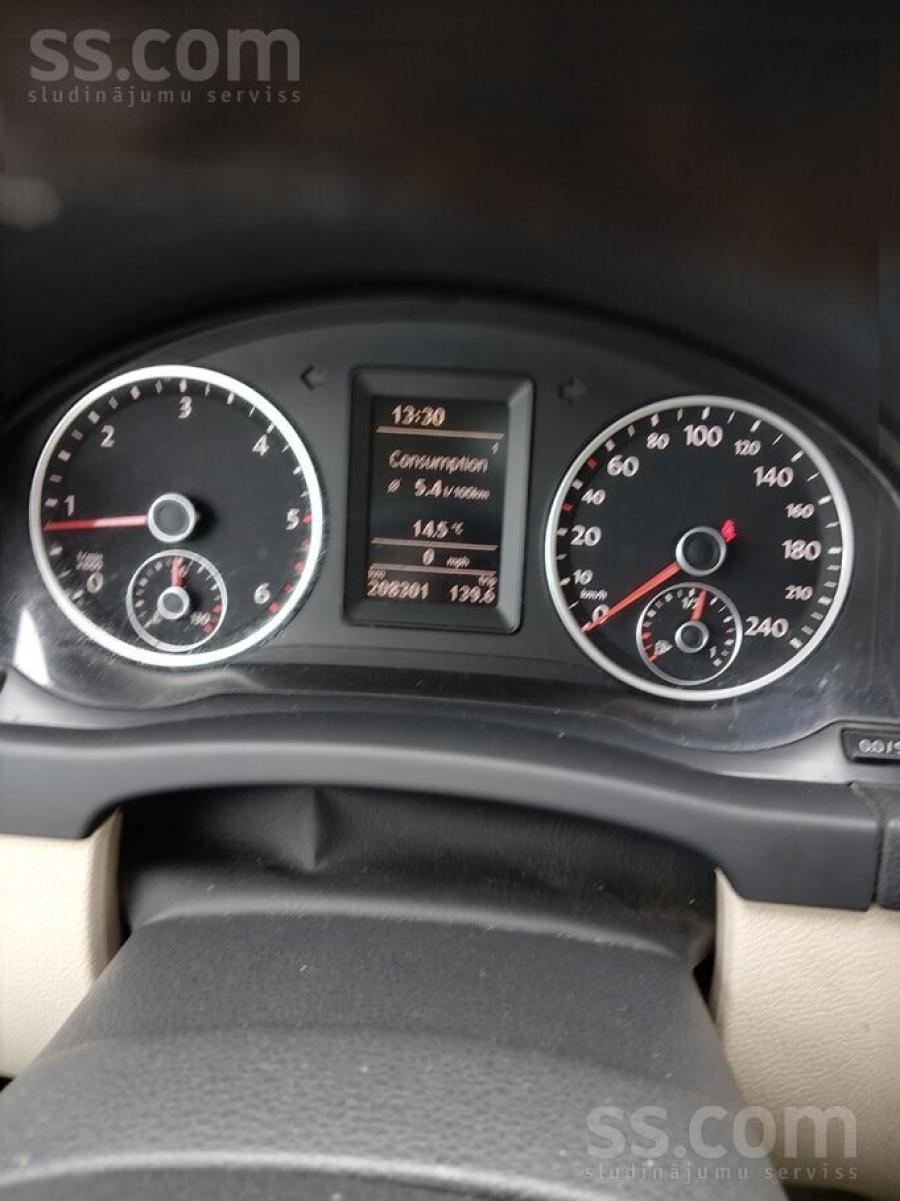Melns Volkswagen Tiguan 2009 Liepāja, ar dzinēja tilpumu 2.00 L un nobraukumu 208 tūkst. km par 3600 €, foto 3 vietnē AUTOMOTO.COM.LV