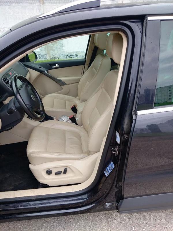 Melns Volkswagen Tiguan 2009 Liepāja, ar dzinēja tilpumu 2.00 L un nobraukumu 208 tūkst. km par 3600 €, foto 3 vietnē AUTOMOTO.COM.LV