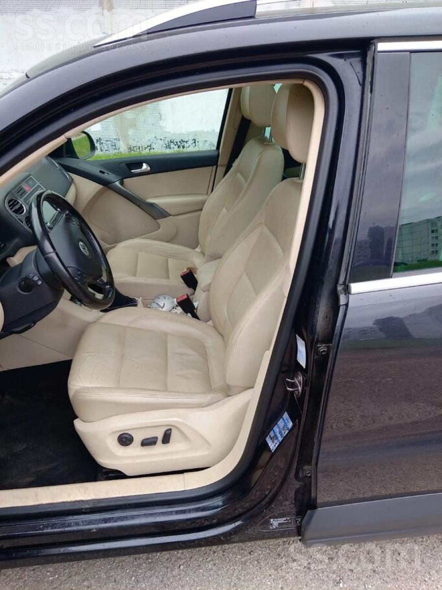 Melns Volkswagen Tiguan 2009 Liepāja, ar dzinēja tilpumu 2.00 L un nobraukumu 208 tūkst. km par 3600 €, foto 4 vietnē AUTOMOTO.COM.LV