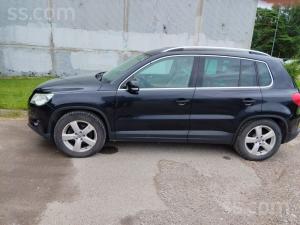 Melns Volkswagen Tiguan 2009 Liepāja, ar dzinēja tilpumu 2.00 L un nobraukumu 208 tūkst. km par 3600 €, foto 6 vietnē AUTOMOTO.COM.LV