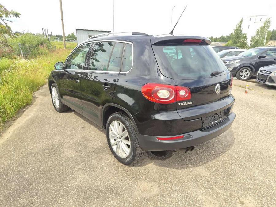 Melns Volkswagen Tiguan 2009 Utena, ar dzinēja tilpumu 1.98 L un nobraukumu 193 tūkst. km par 5950 €, foto 5 vietnē AUTOMOTO.COM.LV