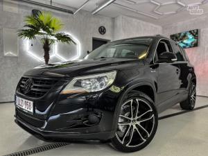 Black Volkswagen Tiguan 2009 in Kaunas, with an engine capacity of 2.00 L and mileage of 295 thousand km for 6900 €, photo  on AUTOMOTO.COM.LV