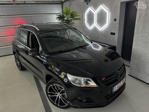 Melns Volkswagen Tiguan 2009 Kauņa, ar dzinēja tilpumu 2.00 L un nobraukumu 295 tūkst. km par 6900 €, foto 2 vietnē AUTOMOTO.COM.LV