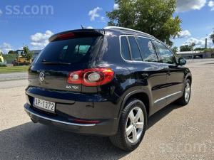 Black Volkswagen Tiguan 2009 in Riga, with an engine capacity of 2.00 L and mileage of 327 thousand km for 5590 €, photo 5 on AUTOMOTO.COM.LV
