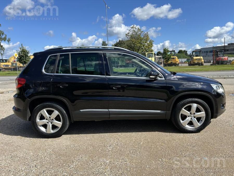 Black Volkswagen Tiguan 2009 in Riga, with an engine capacity of 2.00 L and mileage of 327 thousand km for 5590 €, photo 6 on AUTOMOTO.COM.LV