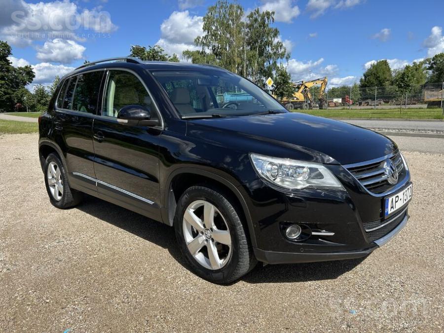 Black Volkswagen Tiguan 2009 in Riga, with an engine capacity of 2.00 L and mileage of 327 thousand km for 5590 €, photo 7 on AUTOMOTO.COM.LV