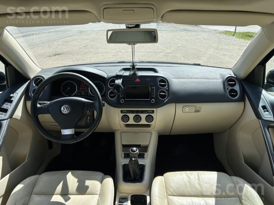 Black Volkswagen Tiguan 2009 in Riga, with an engine capacity of 2.00 L and mileage of 327 thousand km for 5590 €, photo 11 on AUTOMOTO.COM.LV