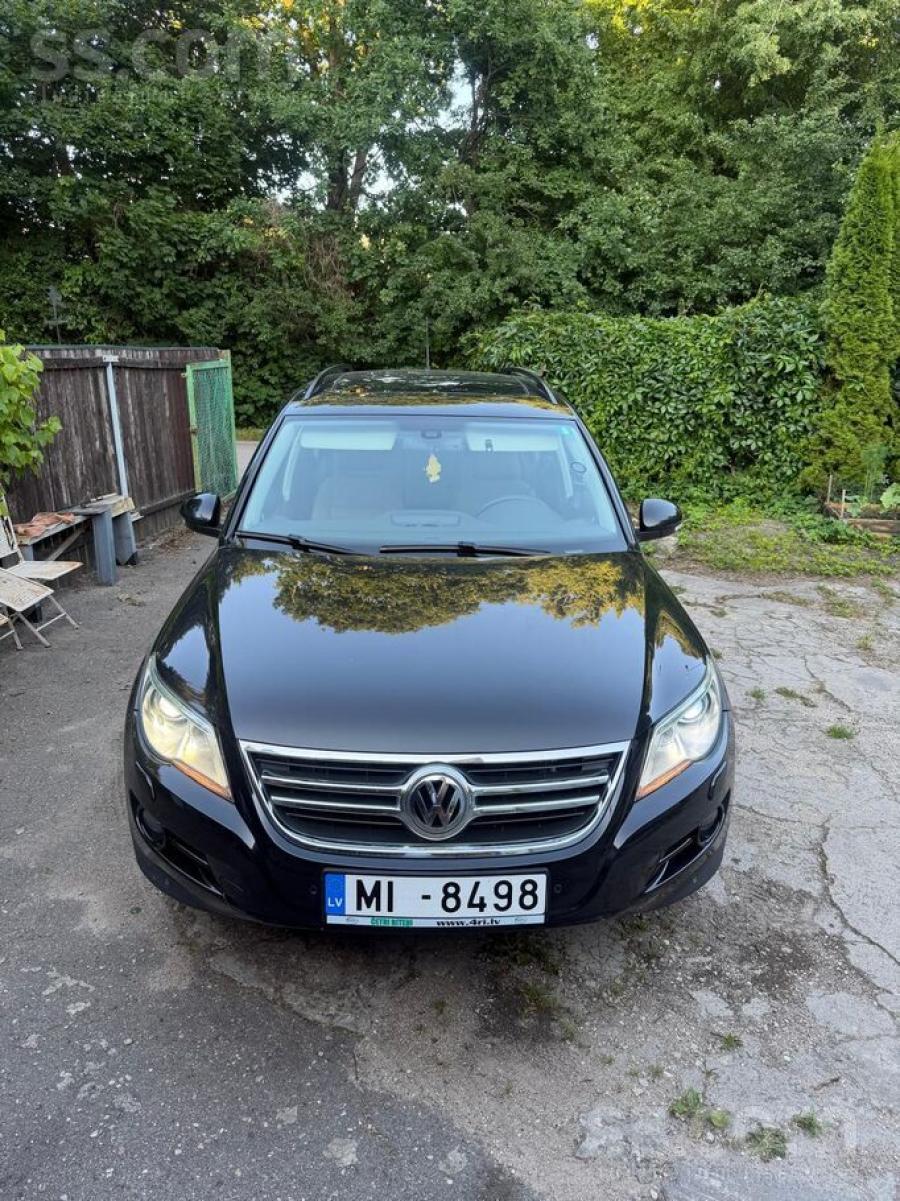 Melns Volkswagen Tiguan 2009 Liepāja, ar dzinēja tilpumu 2.00 L un nobraukumu 250 tūkst. km par 4499 €, foto 4 vietnē AUTOMOTO.COM.LV