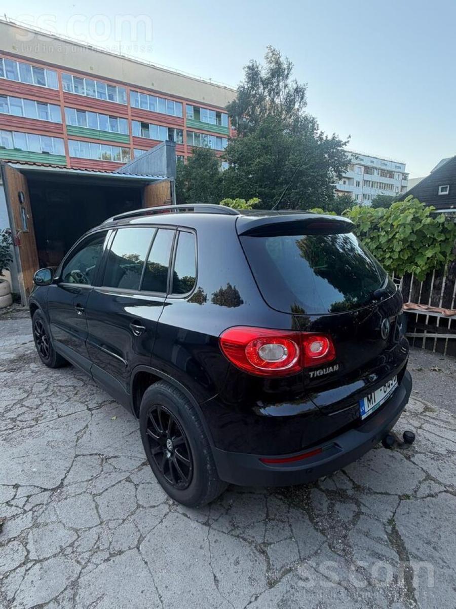 Melns Volkswagen Tiguan 2009 Liepāja, ar dzinēja tilpumu 2.00 L un nobraukumu 250 tūkst. km par 4499 €, foto 7 vietnē AUTOMOTO.COM.LV