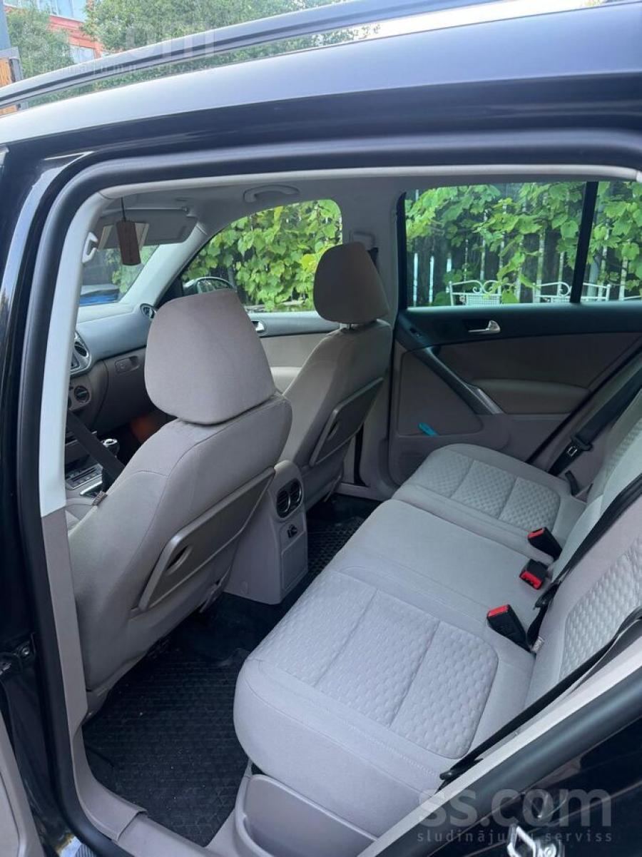 Melns Volkswagen Tiguan 2009 Liepāja, ar dzinēja tilpumu 2.00 L un nobraukumu 250 tūkst. km par 4499 €, foto 8 vietnē AUTOMOTO.COM.LV
