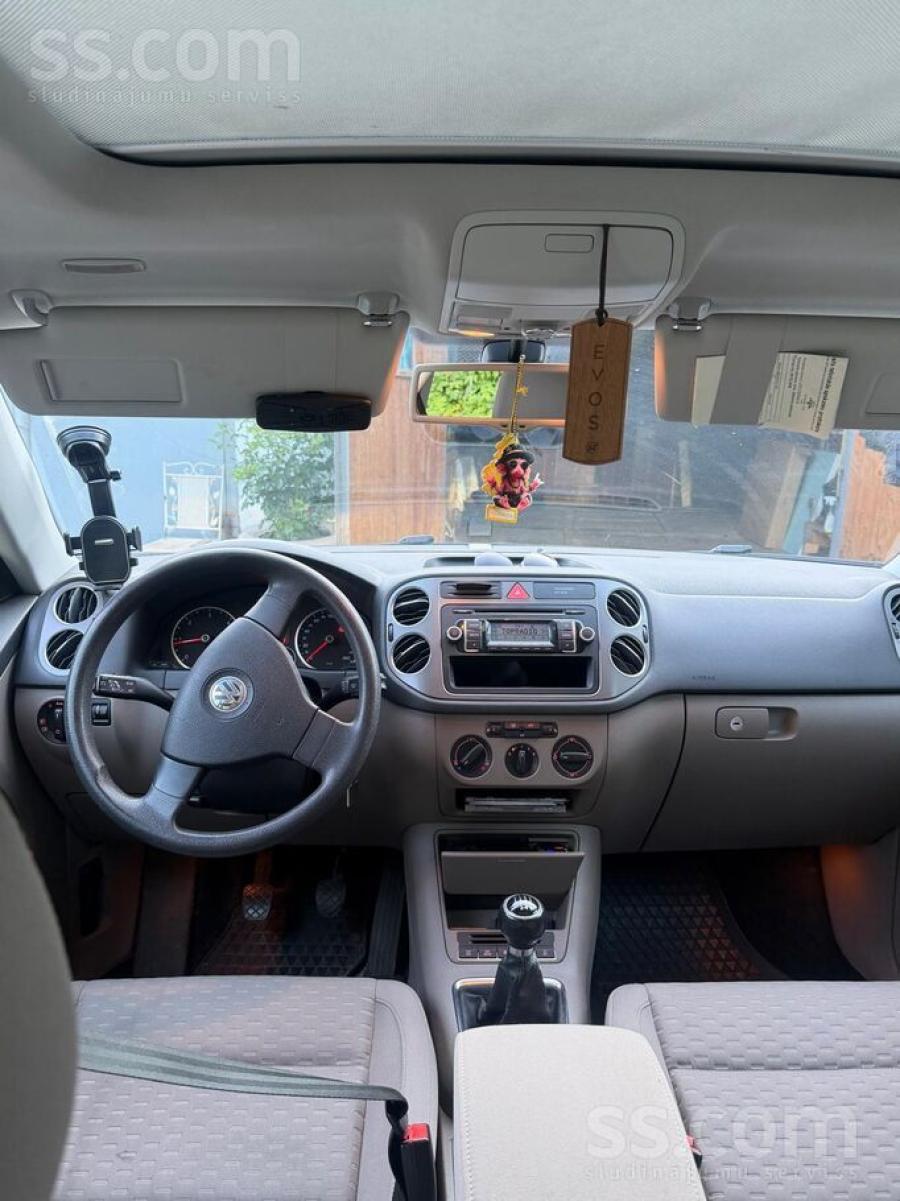 Melns Volkswagen Tiguan 2009 Liepāja, ar dzinēja tilpumu 2.00 L un nobraukumu 250 tūkst. km par 4499 €, foto 10 vietnē AUTOMOTO.COM.LV
