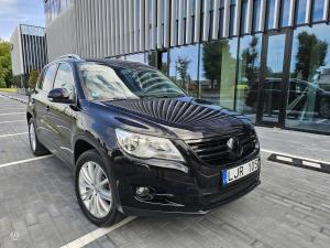 Melns Volkswagen Tiguan 2009 Kauņa, ar dzinēja tilpumu 2.00 L un nobraukumu 300 tūkst. km par 5800 €, foto  vietnē AUTOMOTO.COM.LV