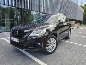Melns Volkswagen Tiguan 2009 Kauņa, ar dzinēja tilpumu 2.00 L un nobraukumu 300 tūkst. km par 5800 €, foto 3 vietnē AUTOMOTO.COM.LV