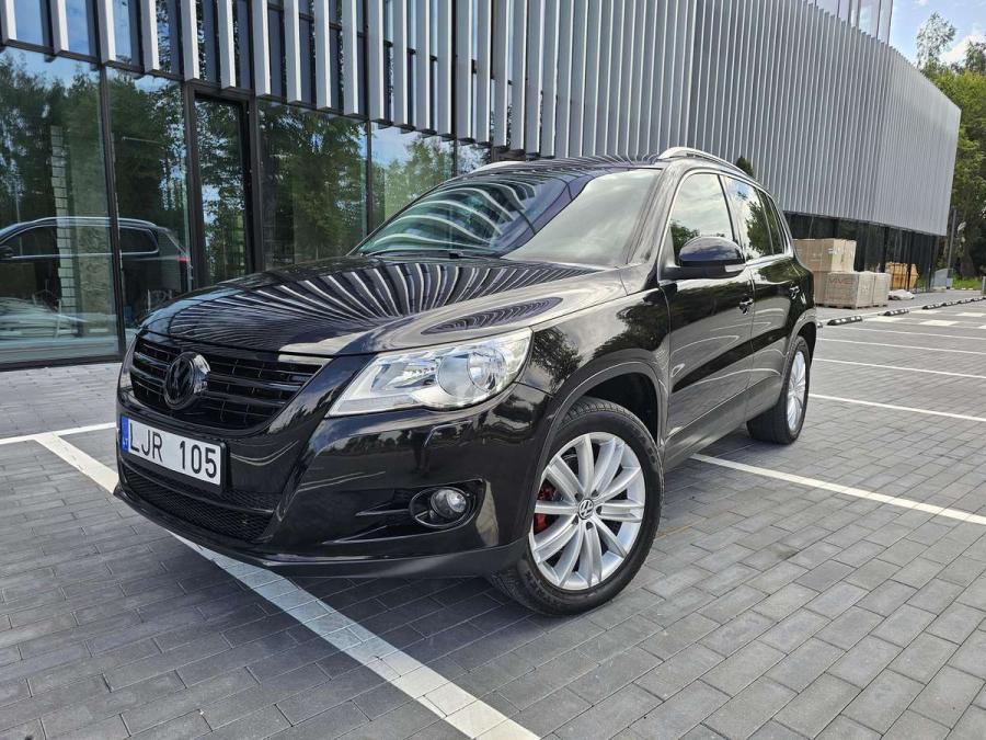 Melns Volkswagen Tiguan 2009 Kauņa, ar dzinēja tilpumu 2.00 L un nobraukumu 300 tūkst. km par 5800 €, foto 3 vietnē AUTOMOTO.COM.LV