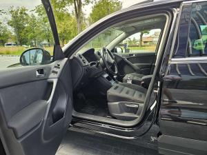 Melns Volkswagen Tiguan 2009 Kauņa, ar dzinēja tilpumu 2.00 L un nobraukumu 300 tūkst. km par 5800 €, foto 16 vietnē AUTOMOTO.COM.LV