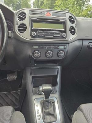 Melns Volkswagen Tiguan 2009 Kauņa, ar dzinēja tilpumu 2.00 L un nobraukumu 300 tūkst. km par 5800 €, foto 20 vietnē AUTOMOTO.COM.LV