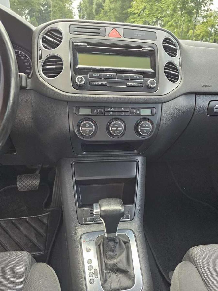Melns Volkswagen Tiguan 2009 Kauņa, ar dzinēja tilpumu 2.00 L un nobraukumu 300 tūkst. km par 5800 €, foto 20 vietnē AUTOMOTO.COM.LV