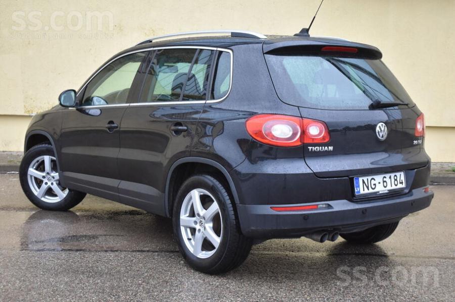 Black Volkswagen Tiguan 2009 in Talsi, with an engine capacity of 2.00 L and mileage of 293 thousand km for 6700 €, photo 5 on AUTOMOTO.COM.LV