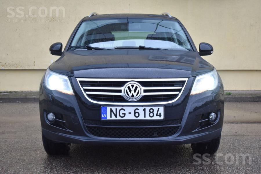Black Volkswagen Tiguan 2009 in Talsi, with an engine capacity of 2.00 L and mileage of 293 thousand km for 6700 €, photo 7 on AUTOMOTO.COM.LV
