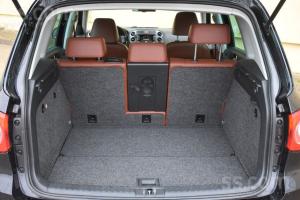 Black Volkswagen Tiguan 2009 in Talsi, with an engine capacity of 2.00 L and mileage of 293 thousand km for 6700 €, photo 18 on AUTOMOTO.COM.LV