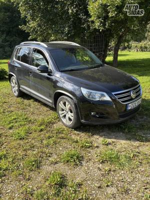 Black Volkswagen Tiguan 2009 in Radviliskis, with an engine capacity of 2.00 L and mileage of 198 thousand km for 6400 €, photo  on AUTOMOTO.COM.LV