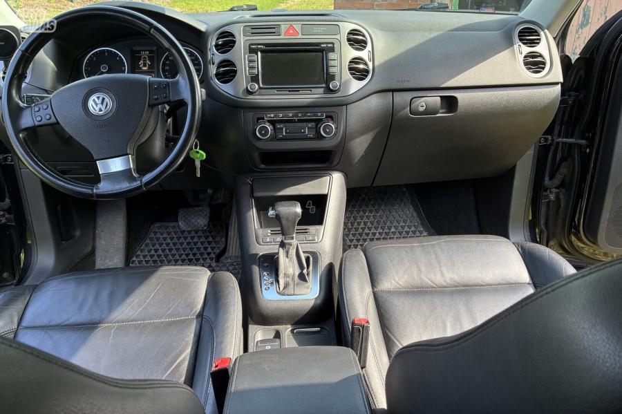 Melns Volkswagen Tiguan 2009 Radviliškis, ar dzinēja tilpumu 2.00 L un nobraukumu 198 tūkst. km par 6400 €, foto 16 vietnē AUTOMOTO.COM.LV
