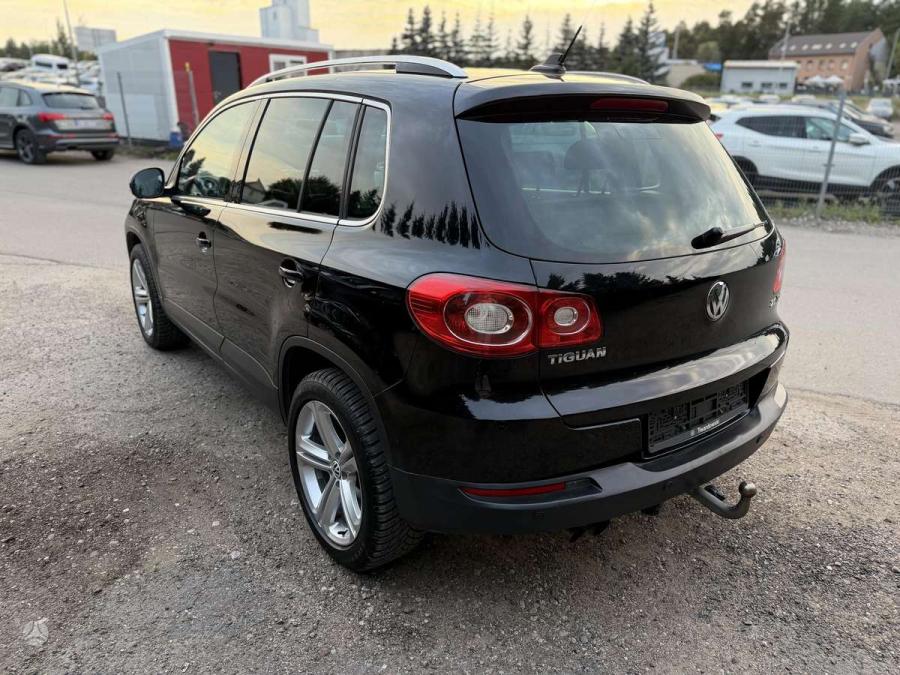 Melns Volkswagen Tiguan 2009 Utena, ar dzinēja tilpumu 2.00 L un nobraukumu 197 tūkst. km par 7100 €, foto 10 vietnē AUTOMOTO.COM.LV