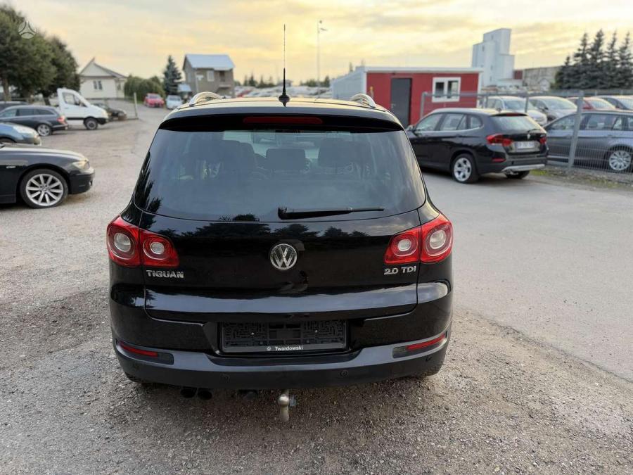 Melns Volkswagen Tiguan 2009 Utena, ar dzinēja tilpumu 2.00 L un nobraukumu 197 tūkst. km par 7100 €, foto 12 vietnē AUTOMOTO.COM.LV