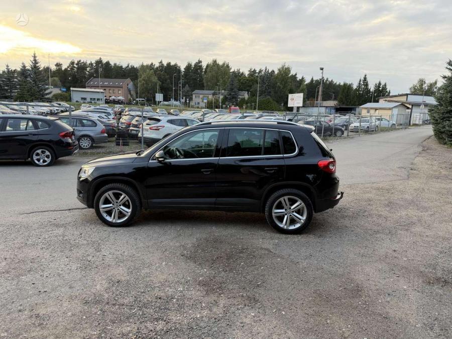 Melns Volkswagen Tiguan 2009 Utena, ar dzinēja tilpumu 2.00 L un nobraukumu 197 tūkst. km par 7100 €, foto 14 vietnē AUTOMOTO.COM.LV