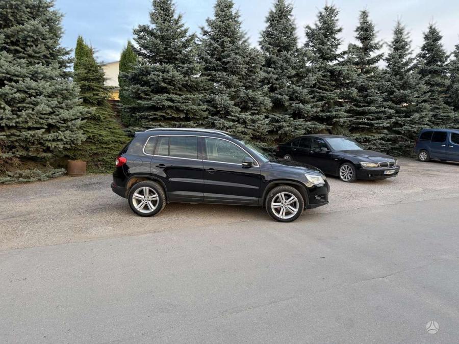 Melns Volkswagen Tiguan 2009 Utena, ar dzinēja tilpumu 2.00 L un nobraukumu 197 tūkst. km par 7100 €, foto 15 vietnē AUTOMOTO.COM.LV