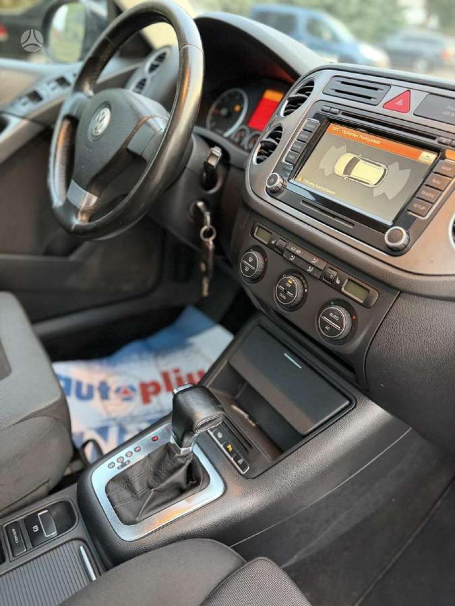 Melns Volkswagen Tiguan 2009 Utena, ar dzinēja tilpumu 2.00 L un nobraukumu 197 tūkst. km par 7100 €, foto 20 vietnē AUTOMOTO.COM.LV