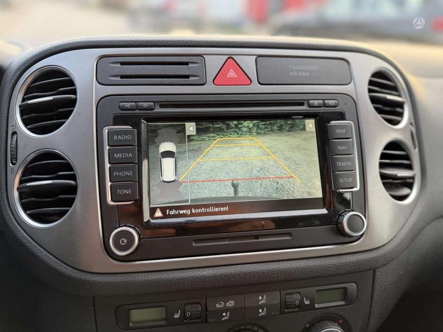 Melns Volkswagen Tiguan 2009 Utena, ar dzinēja tilpumu 2.00 L un nobraukumu 197 tūkst. km par 7100 €, foto 23 vietnē AUTOMOTO.COM.LV