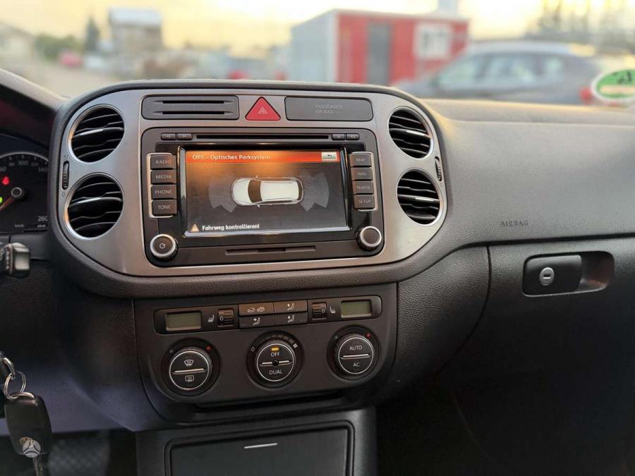 Melns Volkswagen Tiguan 2009 Utena, ar dzinēja tilpumu 2.00 L un nobraukumu 197 tūkst. km par 7100 €, foto 24 vietnē AUTOMOTO.COM.LV
