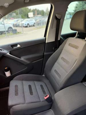 Melns Volkswagen Tiguan 2009 Utena, ar dzinēja tilpumu 2.00 L un nobraukumu 197 tūkst. km par 7100 €, foto 26 vietnē AUTOMOTO.COM.LV