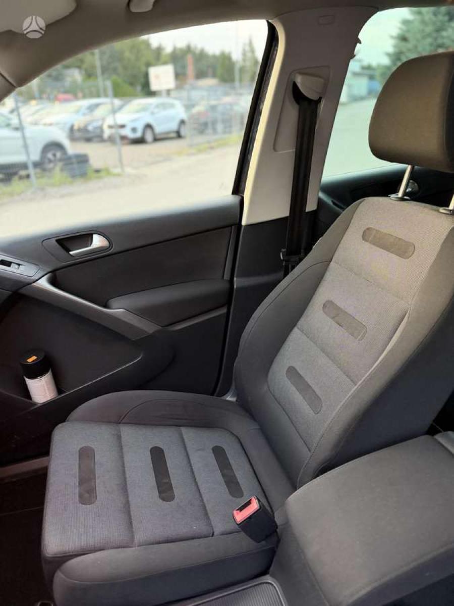 Melns Volkswagen Tiguan 2009 Utena, ar dzinēja tilpumu 2.00 L un nobraukumu 197 tūkst. km par 7100 €, foto 26 vietnē AUTOMOTO.COM.LV