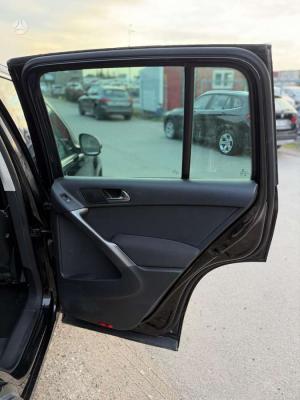 Melns Volkswagen Tiguan 2009 Utena, ar dzinēja tilpumu 2.00 L un nobraukumu 197 tūkst. km par 7100 €, foto 32 vietnē AUTOMOTO.COM.LV