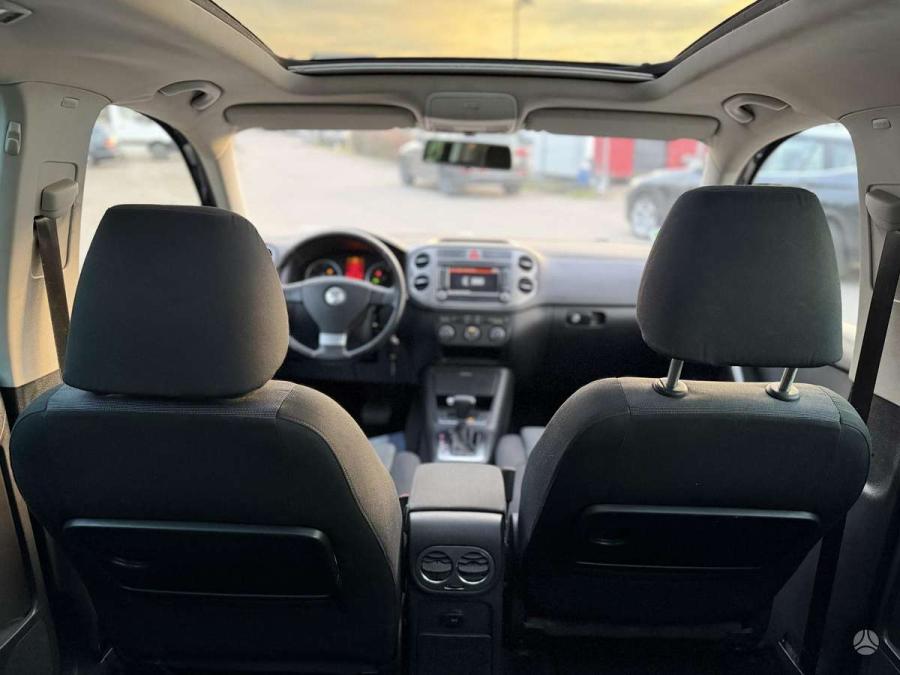 Melns Volkswagen Tiguan 2009 Utena, ar dzinēja tilpumu 2.00 L un nobraukumu 197 tūkst. km par 7100 €, foto 33 vietnē AUTOMOTO.COM.LV