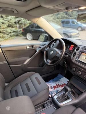 Melns Volkswagen Tiguan 2009 Utena, ar dzinēja tilpumu 2.00 L un nobraukumu 197 tūkst. km par 7100 €, foto 41 vietnē AUTOMOTO.COM.LV
