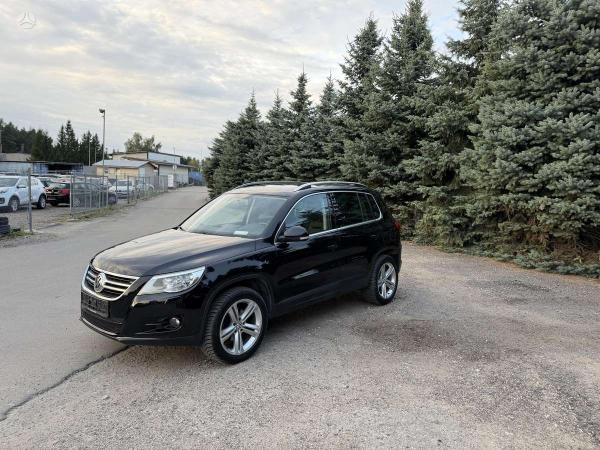 Black Volkswagen Tiguan 2009 in Utena, with an engine capacity of 2.00 L and mileage of 197 thousand km for 7100 €, photo 3 on AUTOMOTO.COM.LV