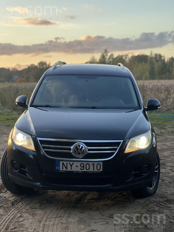 Volkswagen Tiguan 2009 Rīga vietnē Melns Volkswagen Tiguan 2009 Rīga, ar dzinēja tilpumu 2.00 L un nobraukumu 289 tūkst. km par 4300 €, foto 3 vietnē AUTOMOTO.COM.LV
