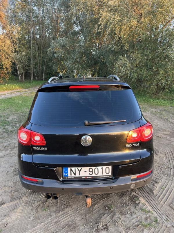 Volkswagen Tiguan 2009 Rīga vietnē Melns Volkswagen Tiguan 2009 Rīga, ar dzinēja tilpumu 2.00 L un nobraukumu 289 tūkst. km par 4300 €, foto 8 vietnē AUTOMOTO.COM.LV