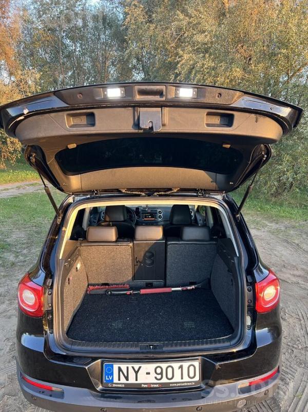 Volkswagen Tiguan 2009 Rīga vietnē Melns Volkswagen Tiguan 2009 Rīga, ar dzinēja tilpumu 2.00 L un nobraukumu 289 tūkst. km par 4300 €, foto 11 vietnē AUTOMOTO.COM.LV