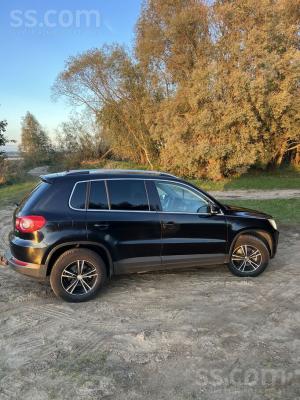 Black Volkswagen Tiguan 2009 in Riga, with an engine capacity of 2.00 L and mileage of 289 thousand km for 4300 €, photo 12 on AUTOMOTO.COM.LV