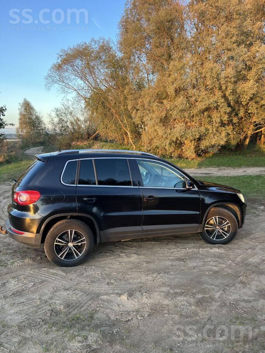 Black Volkswagen Tiguan 2009 in Riga, with an engine capacity of 2.00 L and mileage of 289 thousand km for 4300 €, photo 12 on AUTOMOTO.COM.LV